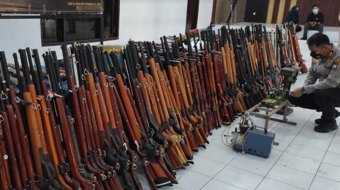 Polres Blitar Kota Bongkar Industri Rumahan Senapan Angin Ilegal, Sita ... Polres Blitar Kota Bongkar Industri Rumahan Senapan Angin Ilegal, Sita ...