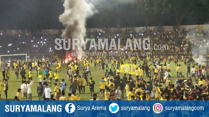 VIDEO : Begini Suasana Stadion Petrokimia Saat Ultras Mania Ngamuk ...