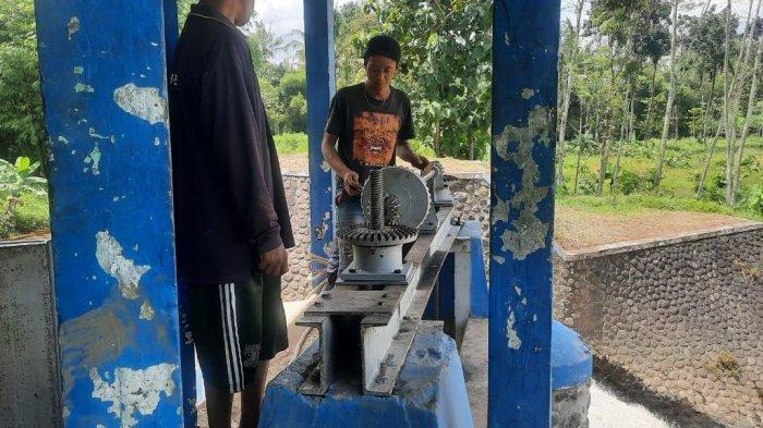 Stick Dam di Sungai Lajing Malang Dipasang, Petani Acungi Jempol untuk ...