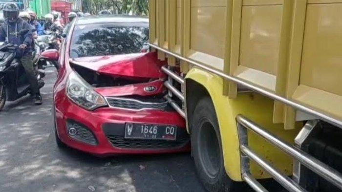 Kecelakaan Tabrakan Beruntun 5 Kendaraan di Lamongan, Bermula Rem Truk Trailer Bermasalah ...