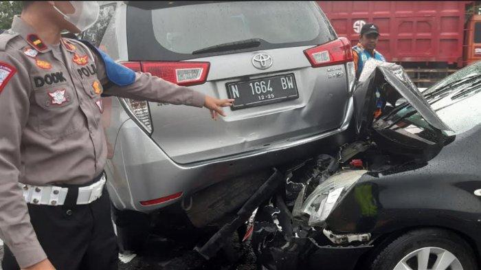 Detik-detik 4 Kendaraan Tabrakan Karambol di Jalan Tol Sidoarjo Bus Tentrem Seruduk 3 Mobil ...
