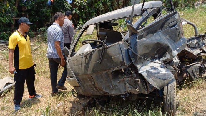 Kronologi Bapak dan Anak Bermobil Mogok Tepat di Atas Rel Kereta Api ...