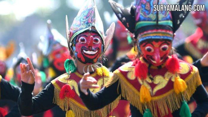 VIDEO - Suasanna Lomba Tari Topeng di Kampung Budaya Polowijen, Kota ...