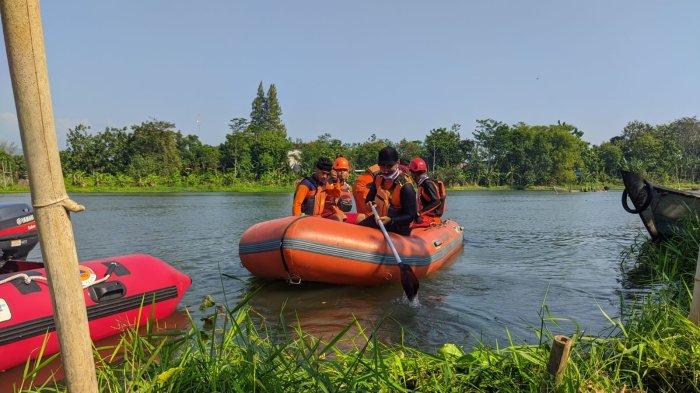 Warga Banyumas Tiba-tiba Turun dari Motor Lalu Melompat ke Sungai Brantas dari Jembatan Semampir ...
