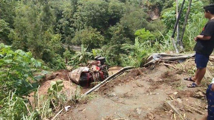 Truk Molen Semen Terjun Bebas di Jurang Jalan Raya Ponorogo-Pacitan ...