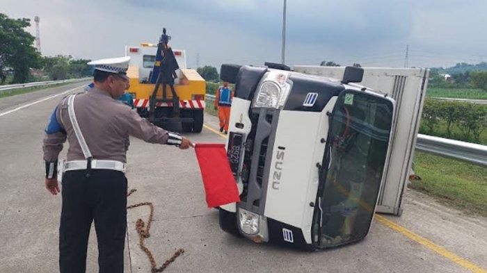 Kecelakaan di Jalan Tol Gempol-Pasuruan, Truk Boks Tetiba Oleng dan ...