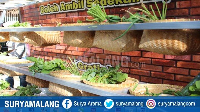 Berbagi Sayuran Gratis Gunakan Wadah Tompo, Tetap Peduli Kurangi ...