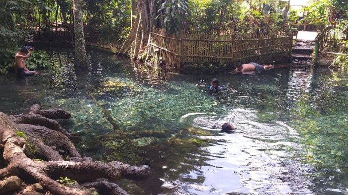 Wisata Sumber Umbulan: Siang untuk Berenang, Malam untuk Ritual ...