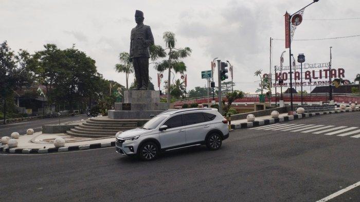 East Java Explorations 3 : Wisata Ikonik Kota Blitar Ada Monumen PETA ...