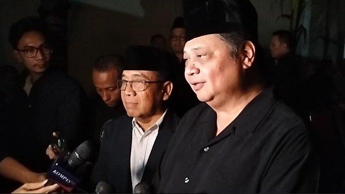 Airlangga Hartarto Tak Kuasa Tahan Air Mata di Rumah Duka Almarhum ...