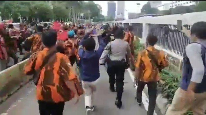 ANARKIS! Anggota Pemuda Pancasila Pukul Polantas hingga Kepala ...