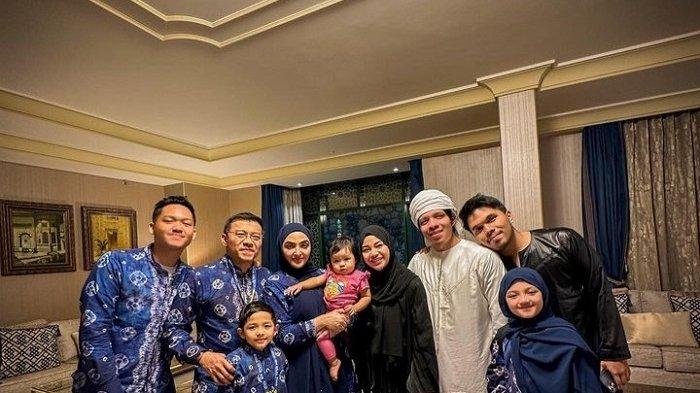 Anang Hermansyah Boyong Keluarga Ibadah Puasa Ramadan Hari Pertama di Tanah Suci Mekkah ...