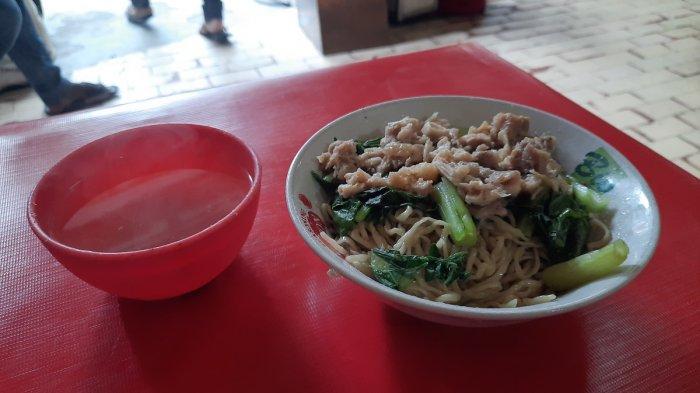Bakmi Ayam Roxy cabang Cikini yang Lembut dan Gurih, Hari Libur bisa ...