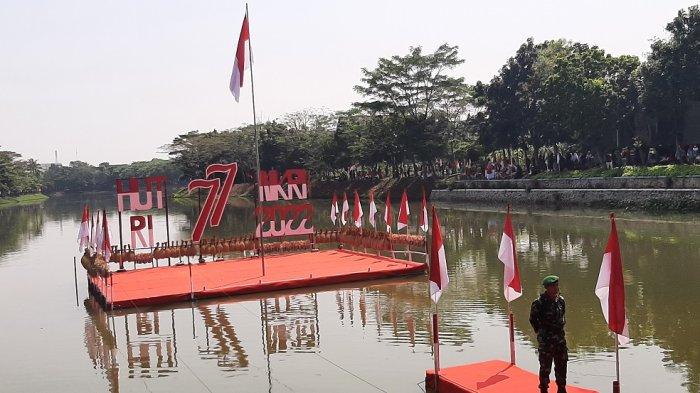 Warga Tangerang Selatan Usung Bendera Kolosal Sepanjang 3.522 Meter ...