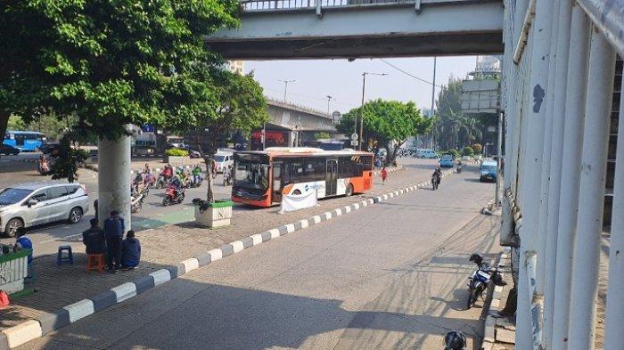 Shuttle Bus 8ST sampai Halte Senayan JCC Gratis Selama Halte Slipi ...