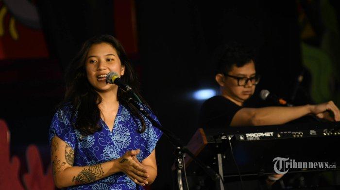 Penyanyi Jazz Danilla Riyadi Punya Riders Unik saat Manggung, Bikin ...