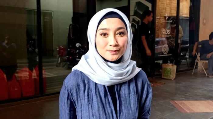 Sudah Buka Hati, Desy Ratnasari Menanti Takdir Bisa Menikah Lagi ...