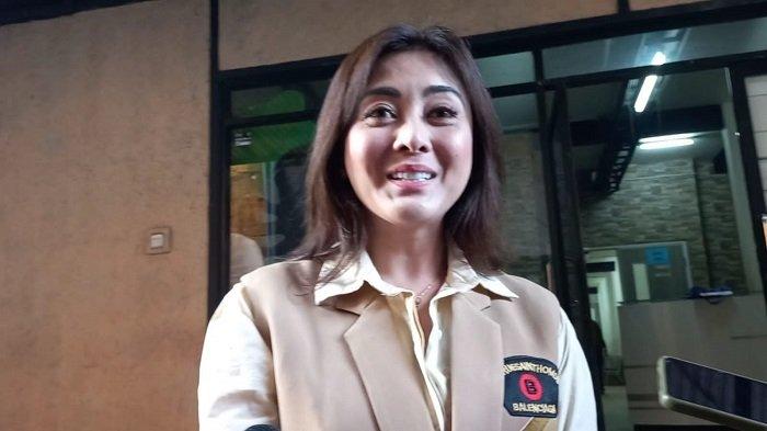 Dhena Devanka Lebih Selektif Cari Pasangan Baru setelah Bercerai dengan ...