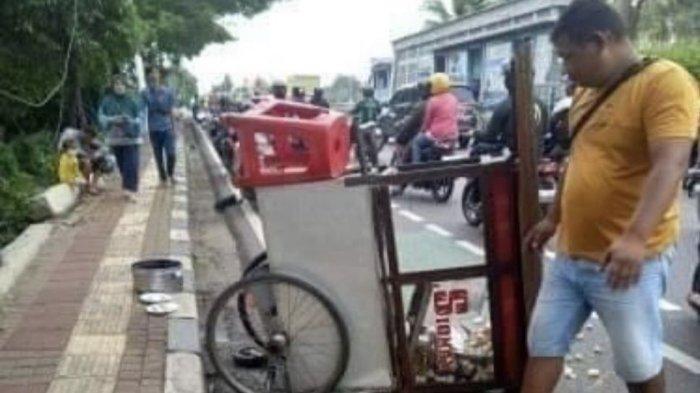 Viral Bocah Naik Sepeda Listrik Tabrak Gerobak Pedagang Siomay hingga ...