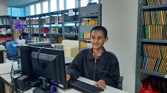 Jejen Juanda Penyandang Tunanetra Pemegang Gelar Sarjana Informatika ...