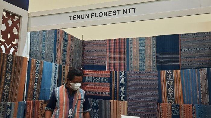 Melihat Langsung Kain Tenun Ikat dari Flores yang Berusia 85 Tahun ...