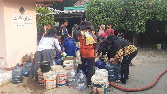 Krisis Air Bersih, Warga Kampung Koceak Tangsel Manfaatkan Kali Cisalak untuk Mandi dan Cuci ...