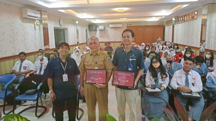 Kegiatan Warta Kota Mengajar di SMAN 68 Jakarta, Dulang Antusias Siswa ...