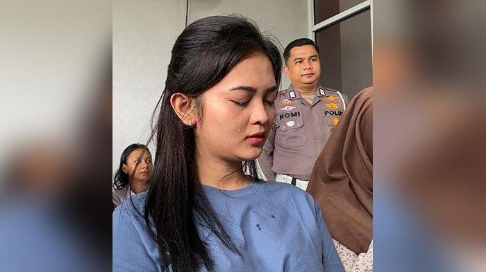 Diserahkan ke Kejari Pekanbaru, Air Mata Marisa Putri Menetes ke Pipi ...