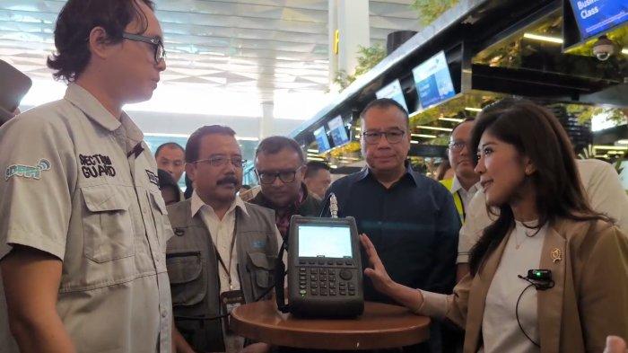 Pastikan Layanan Komunikasi Seluler Lancar Saat Nataru, Menkomdigi Cek Terminal 3 Bandara Soetta ...