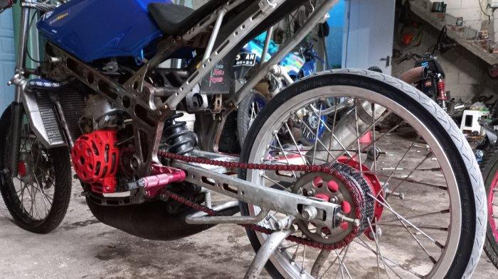 Agar Motor Melesat saat Ikut Balapan, Rakit Mesin di Bengkel Motor Jawi ...