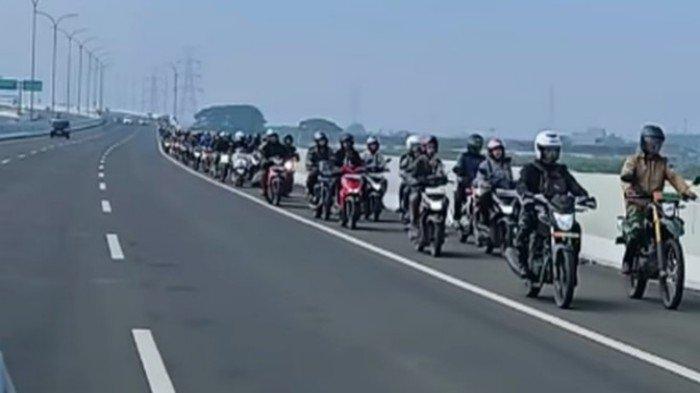 Viral Ratusan Sepeda Motor Masuk Jalan Tol saat Banjir Bekasi, Emang ...