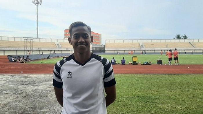 Muhammad Toha dkk Semangat Berjuang Demi Persita saat Indomilk Arena ...