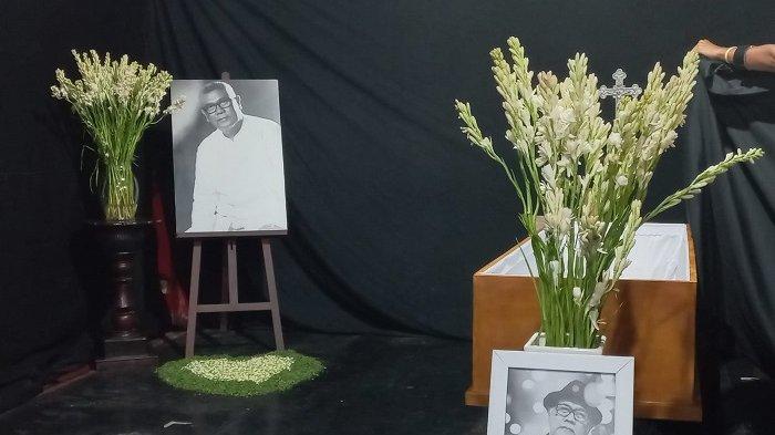 Pendiri dan Sutradara Teater Koma Nano Riantiarno Meninggal karena ...