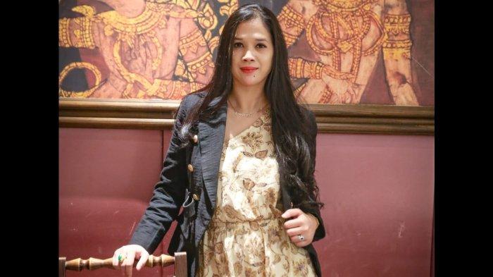 Novita Emilda Bangga Koleksi Gaun Batik Miss Face of Humanity Rancangan ...