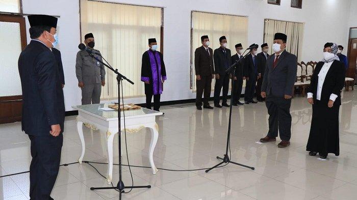 Sekda Kabupaten Tangerang Maesal Rasyid Lantik Komisaris BPR Kerta ...