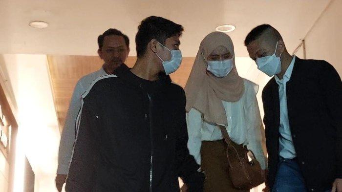 Rizky Billar dan Lesti Kejora Muncul di Polda Metro Jaya, Kuasa Hukum: Ada Pertemuan Rahasia ...