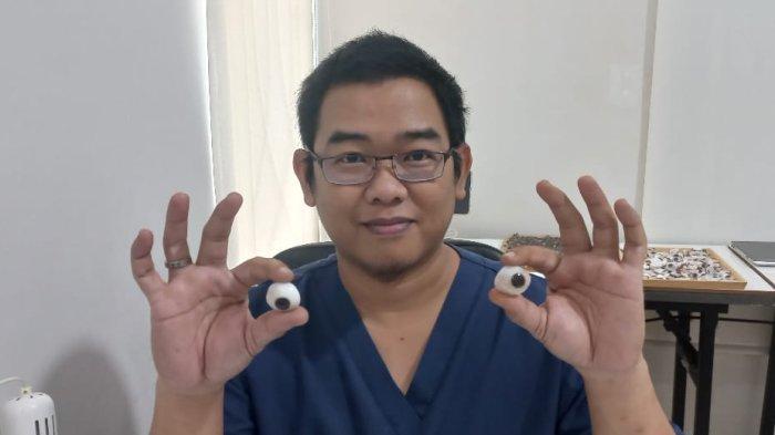 Okularis Bagikan Tip Cara Merawat Bola Mata Palsu - Tribuntangerang.com