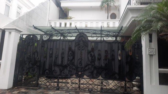 Penampakan Rumah Rafael Alun Trisambodo di Simprug Golf 13 yang Dijaga ...