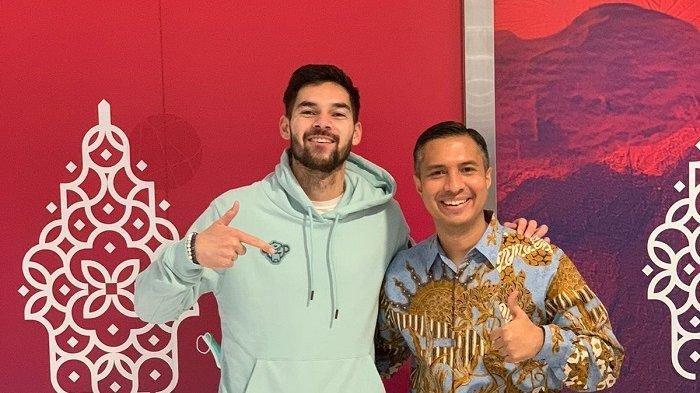 Mendarat di Bandara Soekarno-Hatta untuk Acara Sumpah WNI, Sandy Walsh ...