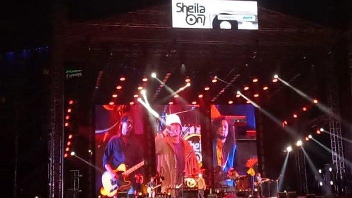 Duta Modjo Tahan Tangis Saat Sheila on 7 Tampil di Konser Tunggu Aku di ...