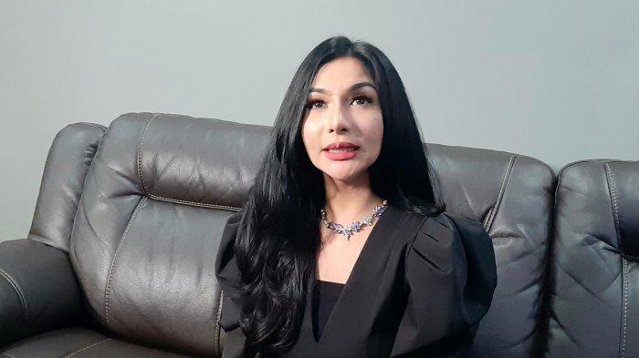 Daur Ulang Lagu Belah Duren, Siva Aprilia Ziarah ke Makam Julia Perez ...