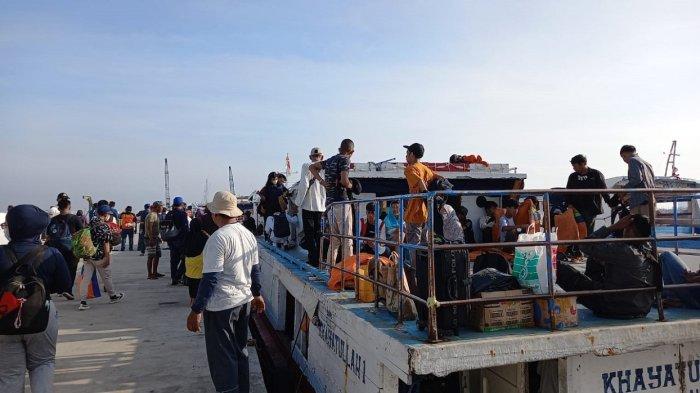 Tarif Kapal dari Pelabuhan Muara Angke Menuju Kepulauan Seribu saat ...