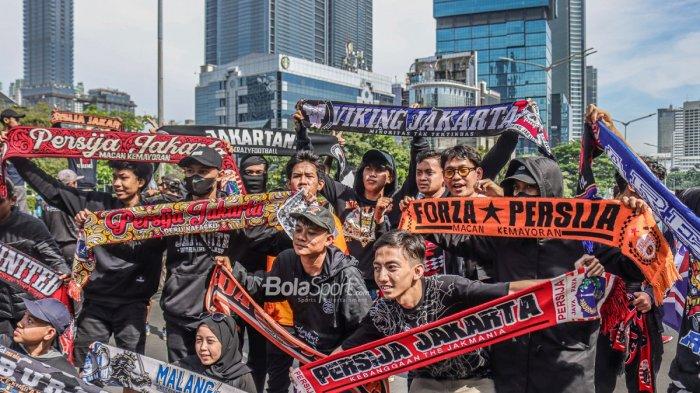 Cerita Viking-The Jakmania Saling Rangkul di Jakarta - Halaman all ...