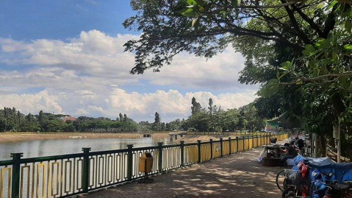 Kolam Raksasa Pengendali Banjir Tandon Ciater Jadi Tempat Wisata di ...