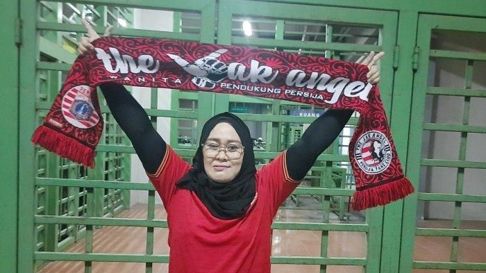 Temmy Meliana, Satu-satunya Perempuan yang Jadi Pendiri The Jakmania, Kampanyekan Tribun Tanpa ...