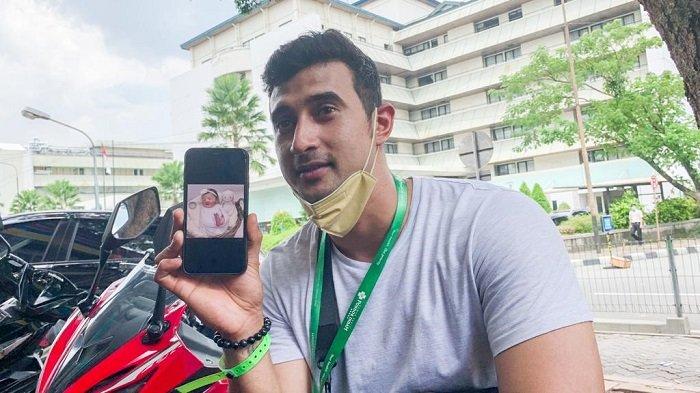 Ali Syakieb Terharu dan tak Percaya kini Dirinya Sudah Menjadi Bapak ...