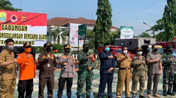 Hadapi Musim Hujan, Ratusan Personil Gabungan Karawang Gelar Apel Kesiapsiagaan Bencana ...