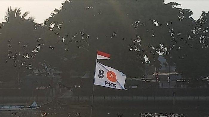 Viral, Video Bendera PKS Terpasang di Tengah Sungai Cisadane Tangerang ...