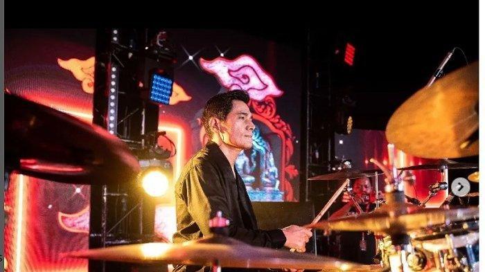 Tampil di Konser Dewa 19, Tyo Nugros Bikin Heboh Balawedi Hingga ...