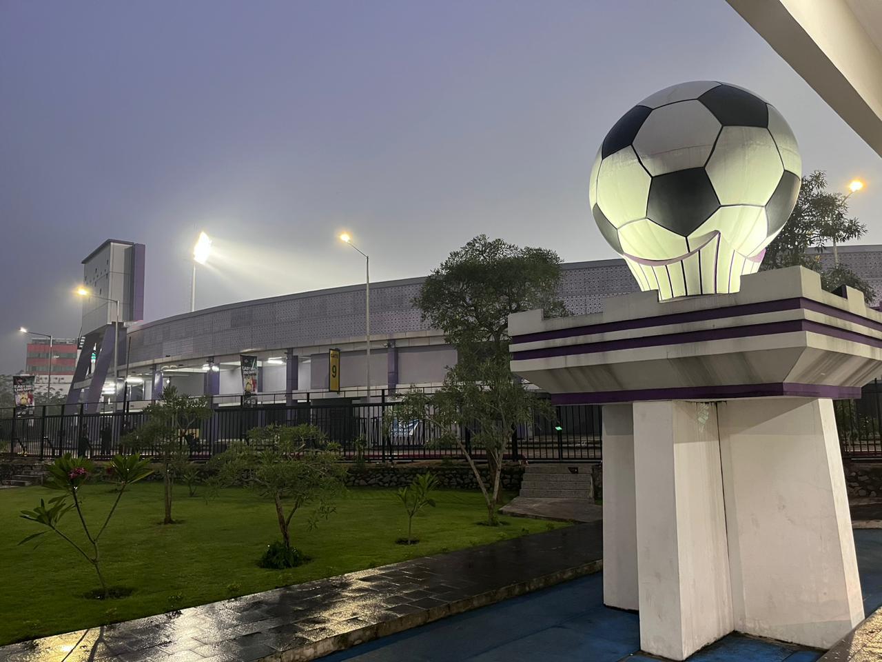 Jelang Laga Timnas Putri Indonesia Vs Kirgistan, Stadion Indomilk Arena Mulai Diguyur Gerimis ...